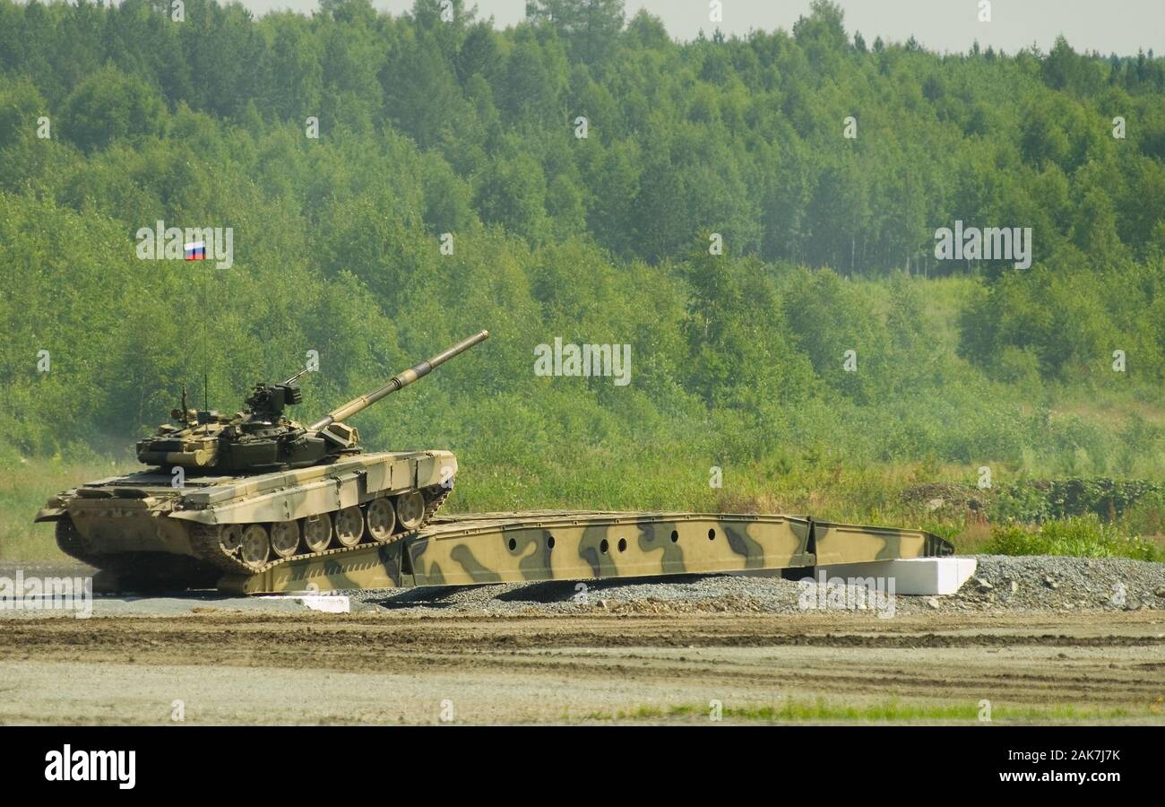 T 80 tank hi-res stock photography and images - Alamy