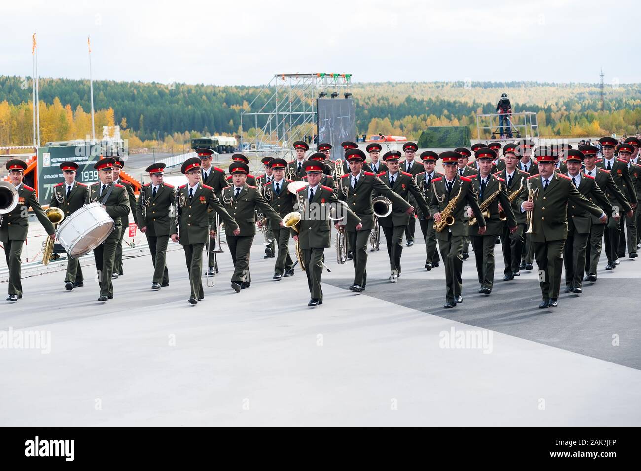 Military orchestra playing hi-res stock photography and images - Alamy