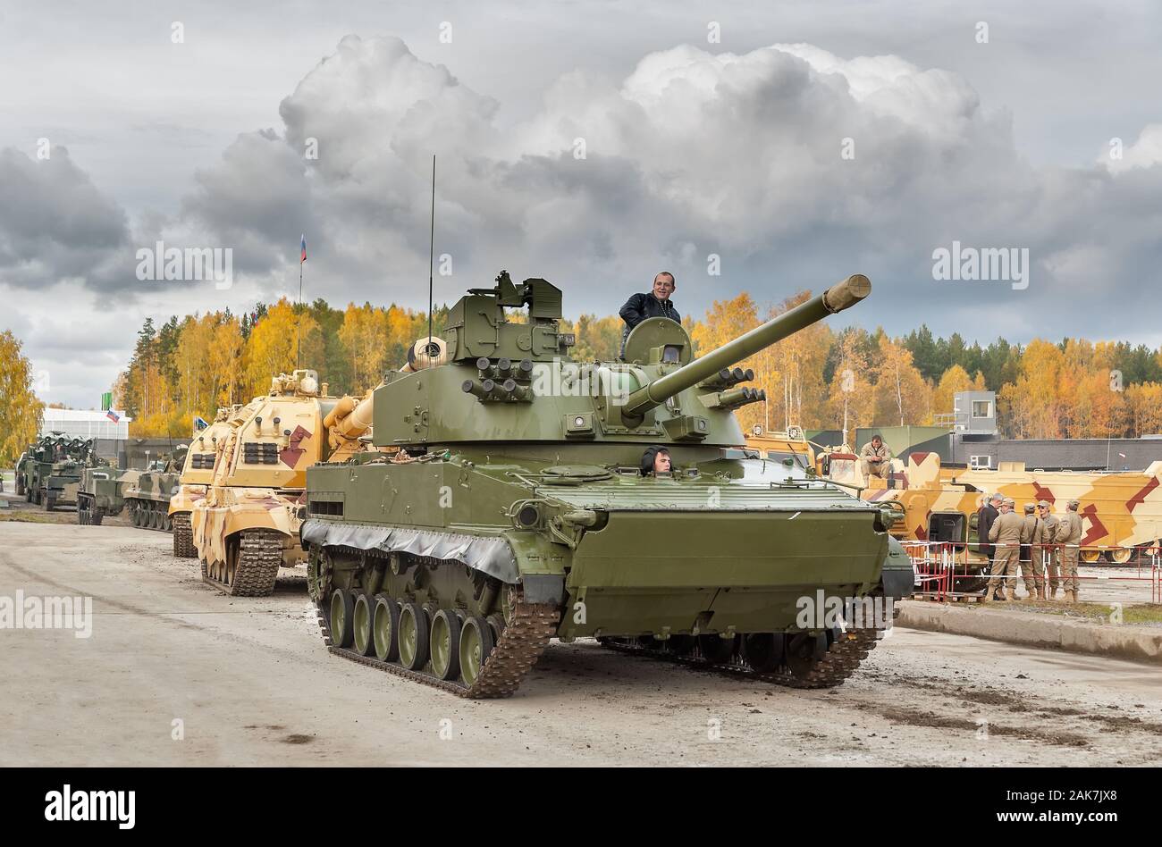Russian self propelled 2s19 msta s howitzer hi-res stock photography and images - Alamy