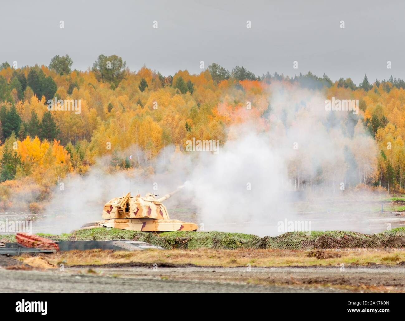 The 152 mm howitzer 2S19M2 Msta-S shooting. Russia Stock Photo - Alamy