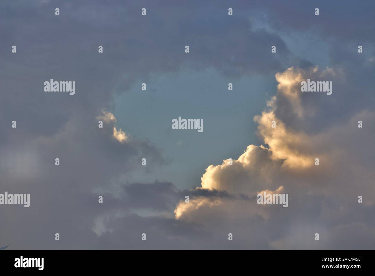 Kuwait time hi-res stock photography and images - Alamy
