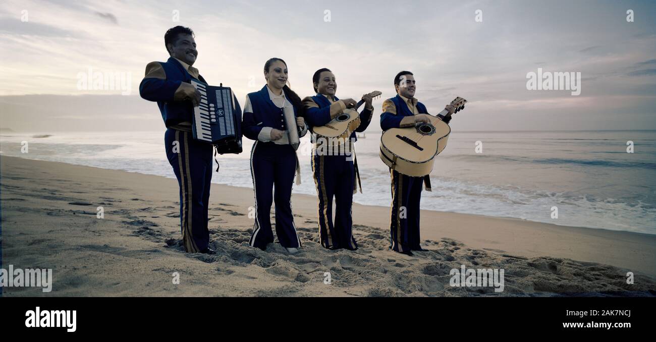 Four female musicians hi-res stock photography and images - Alamy