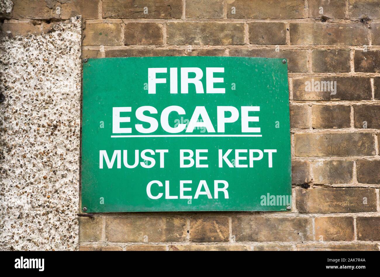 Fire escape sign hi-res stock photography and images - Alamy
