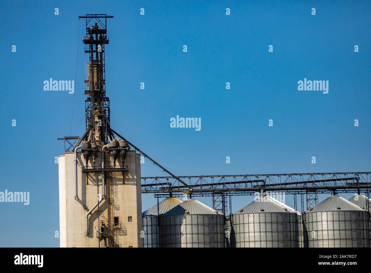 Grain elevator architecture alberta hi-res stock photography and images ...