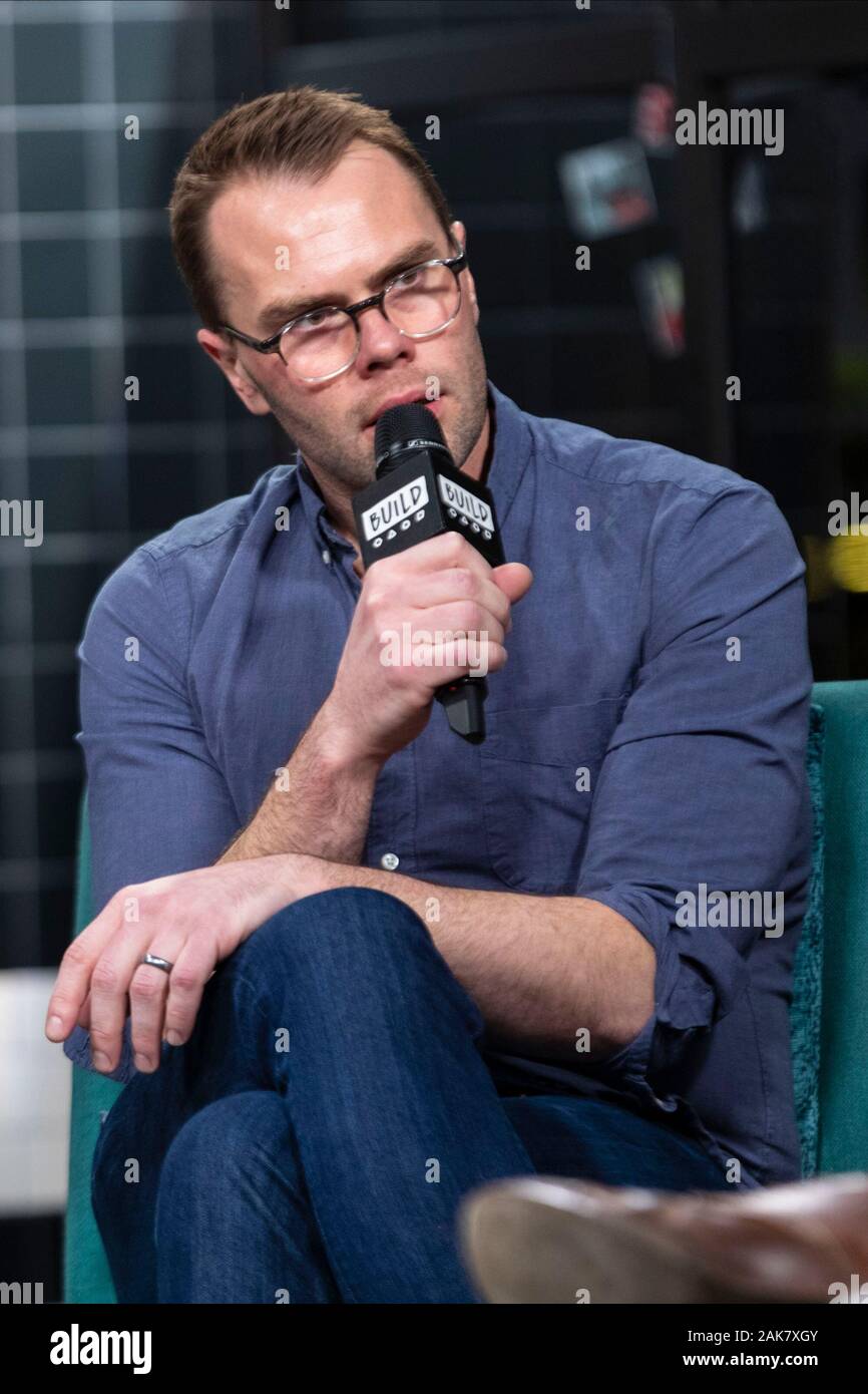 Broadcast news hunter hi-res stock photography and images - Alamy