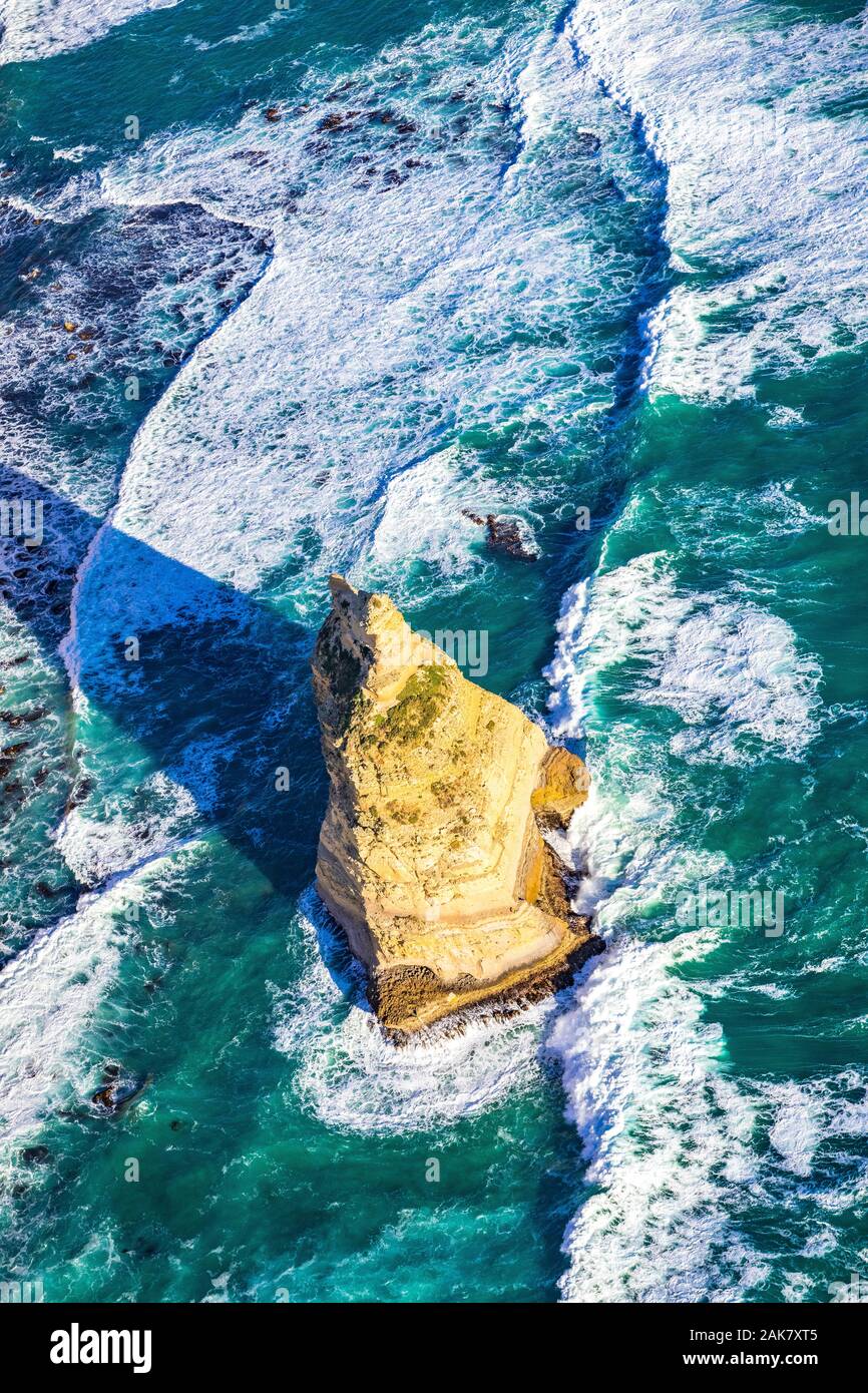 A rock stack within the Twelve Apostles Marine Park, Great Ocean Road ...