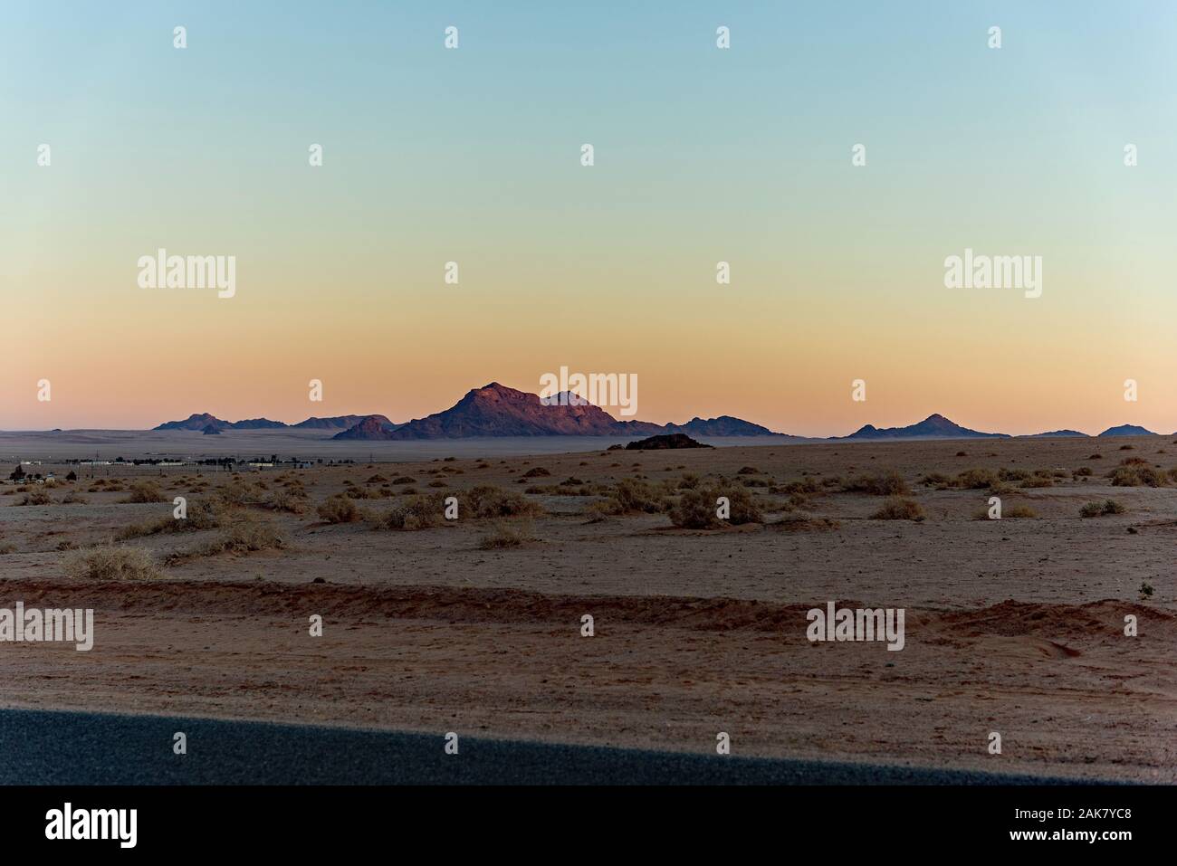 Early morning desert scenes hi-res stock photography and images - Alamy