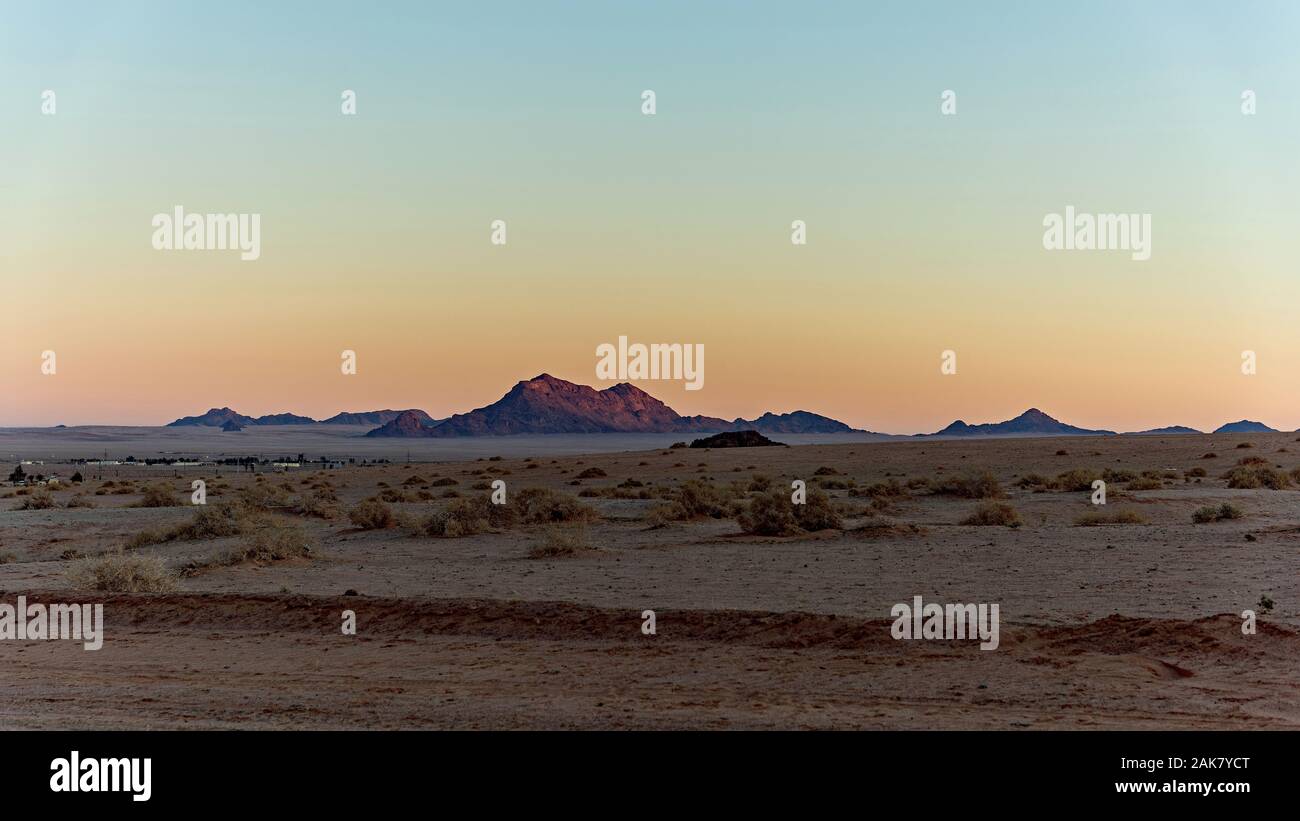 Early morning desert scenes hi-res stock photography and images - Alamy
