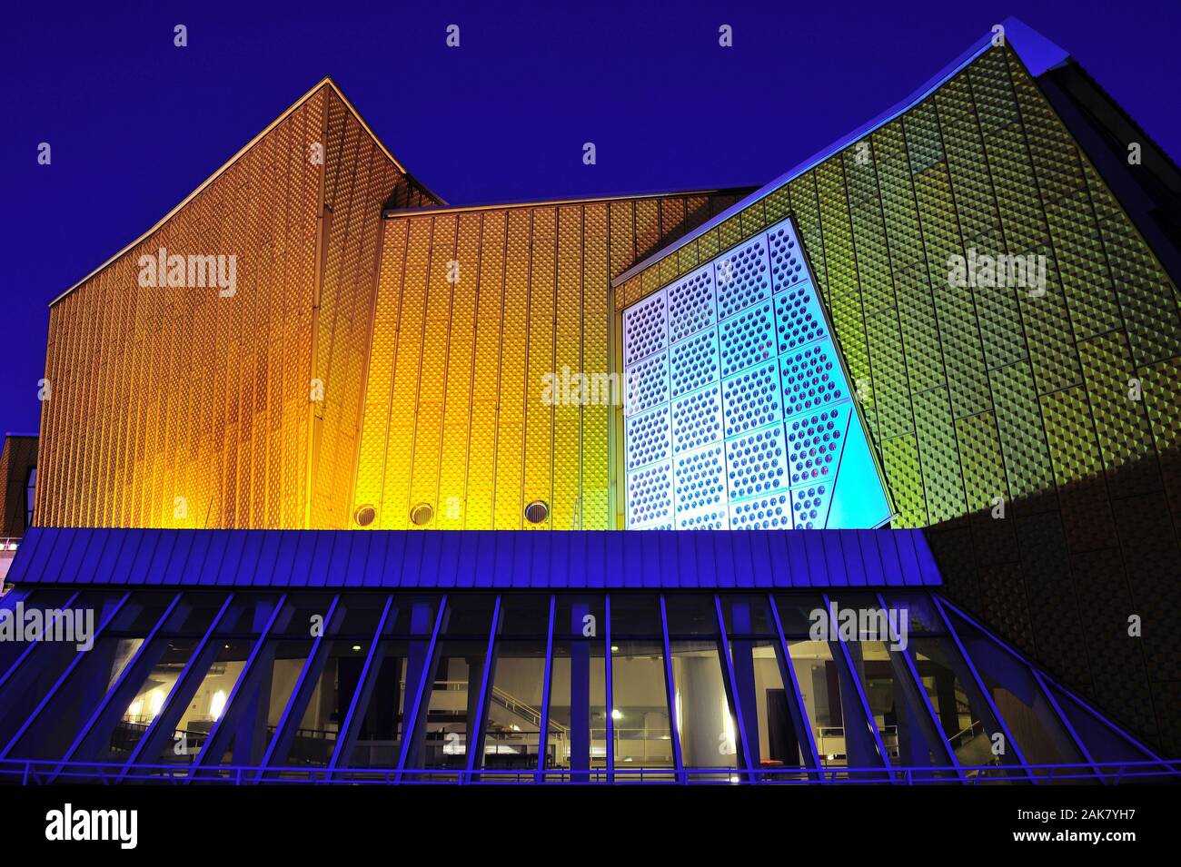 Berlin philharmonie concert hall architecture the home of the berlin hi ...