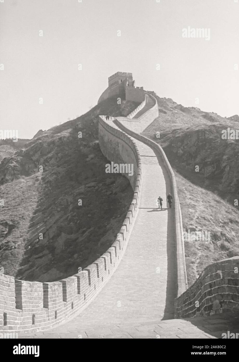 1955 B&W photo - The Great Wall of China (Chinese: 萬里長城; pinyin: Wànlǐ ...