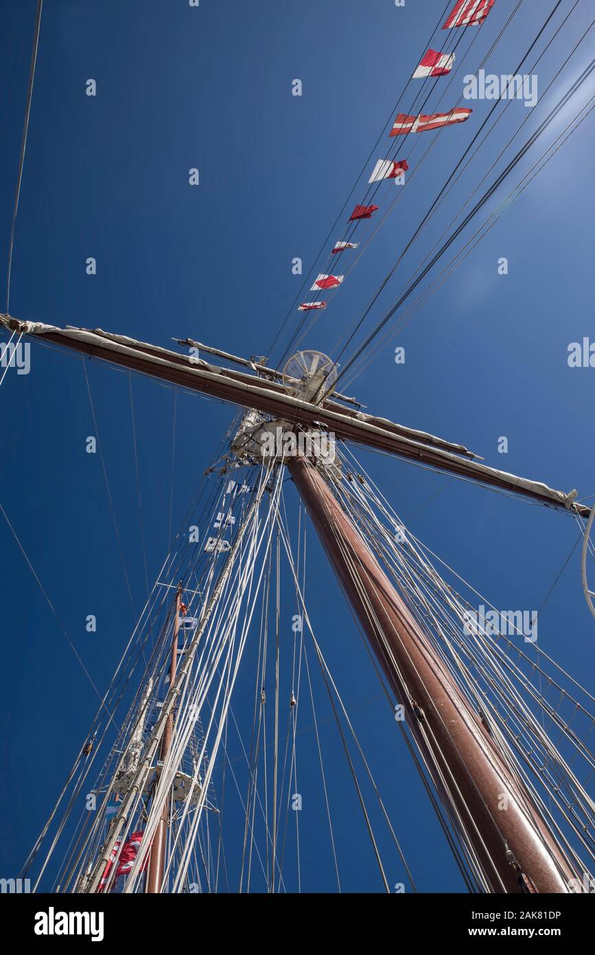 Sailing boat masthead Training boat Stock Photo - Alamy