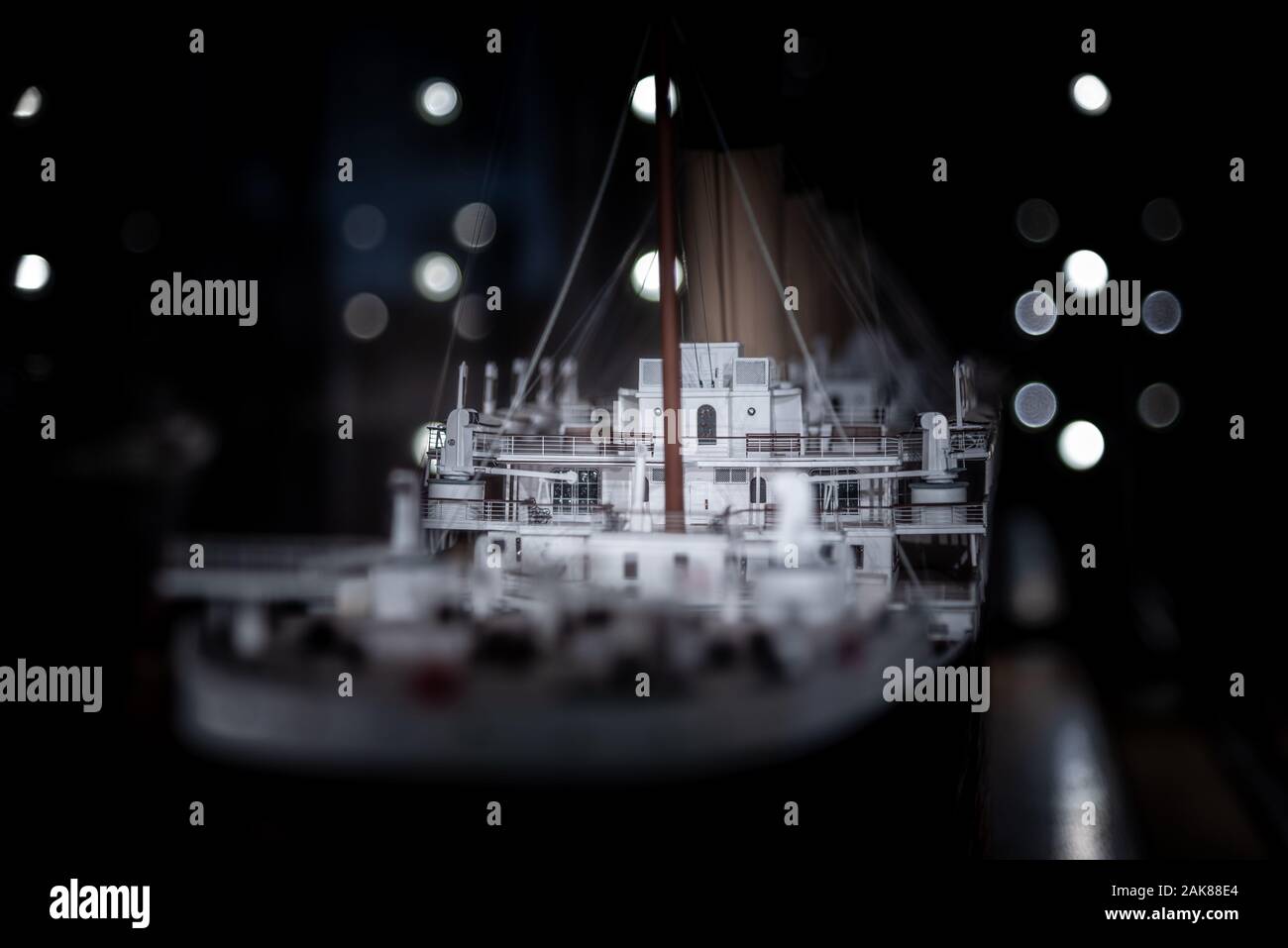 Titanic model hi-res stock photography and images - Alamy