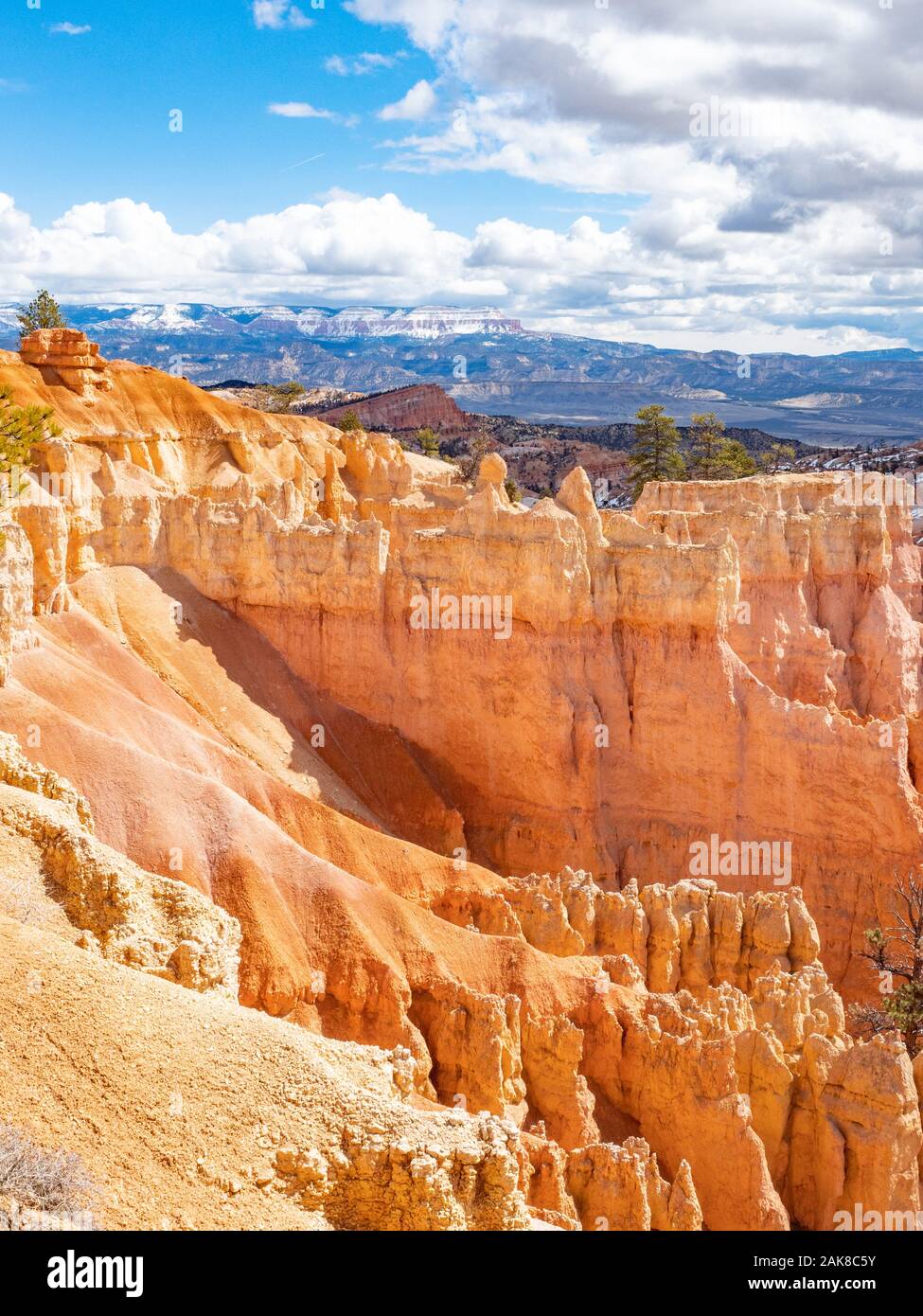 Bryce Canyon National Park on a sunny and snowy day in April Stock ...