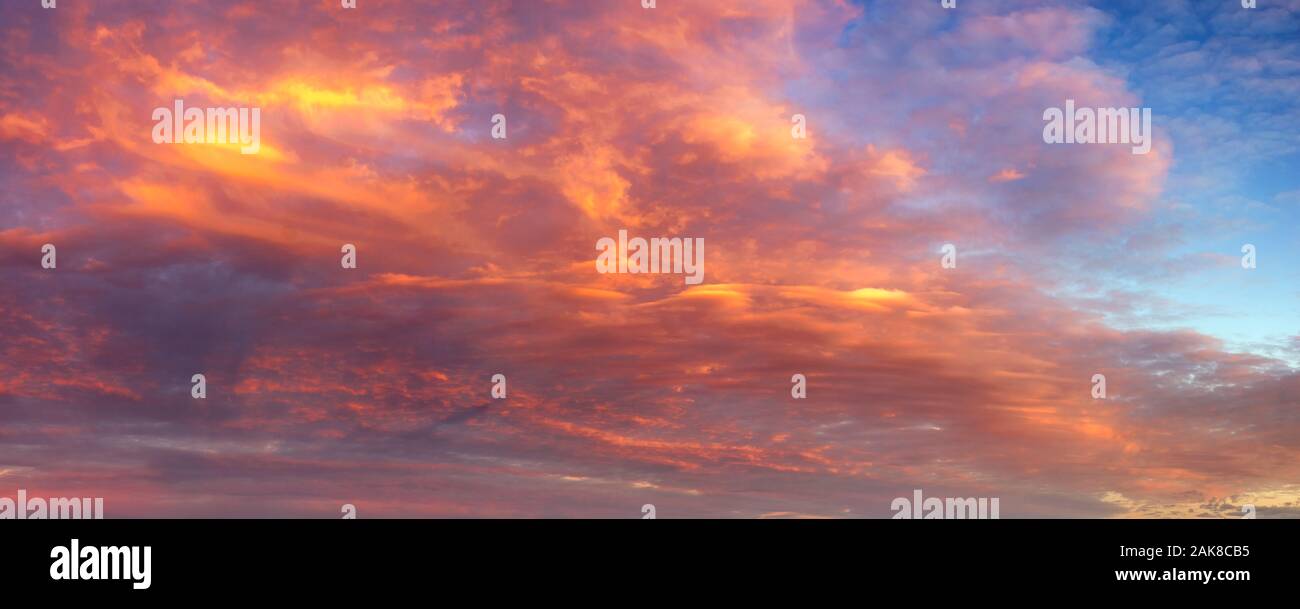 Beautifully lit at night hi-res stock photography and images - Alamy