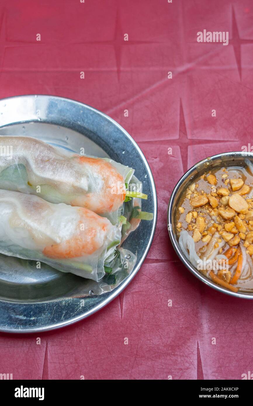Fresh Vietnamese classic rice paper shrimp spring rolls Stock Photo - Alamy
