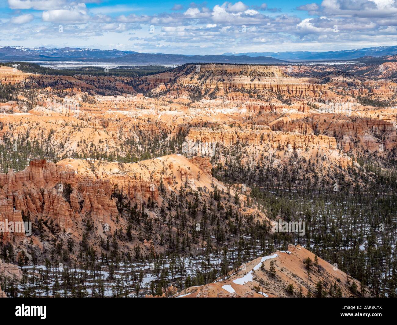Bryce Canyon National Park on a sunny and snowy day in April Stock ...