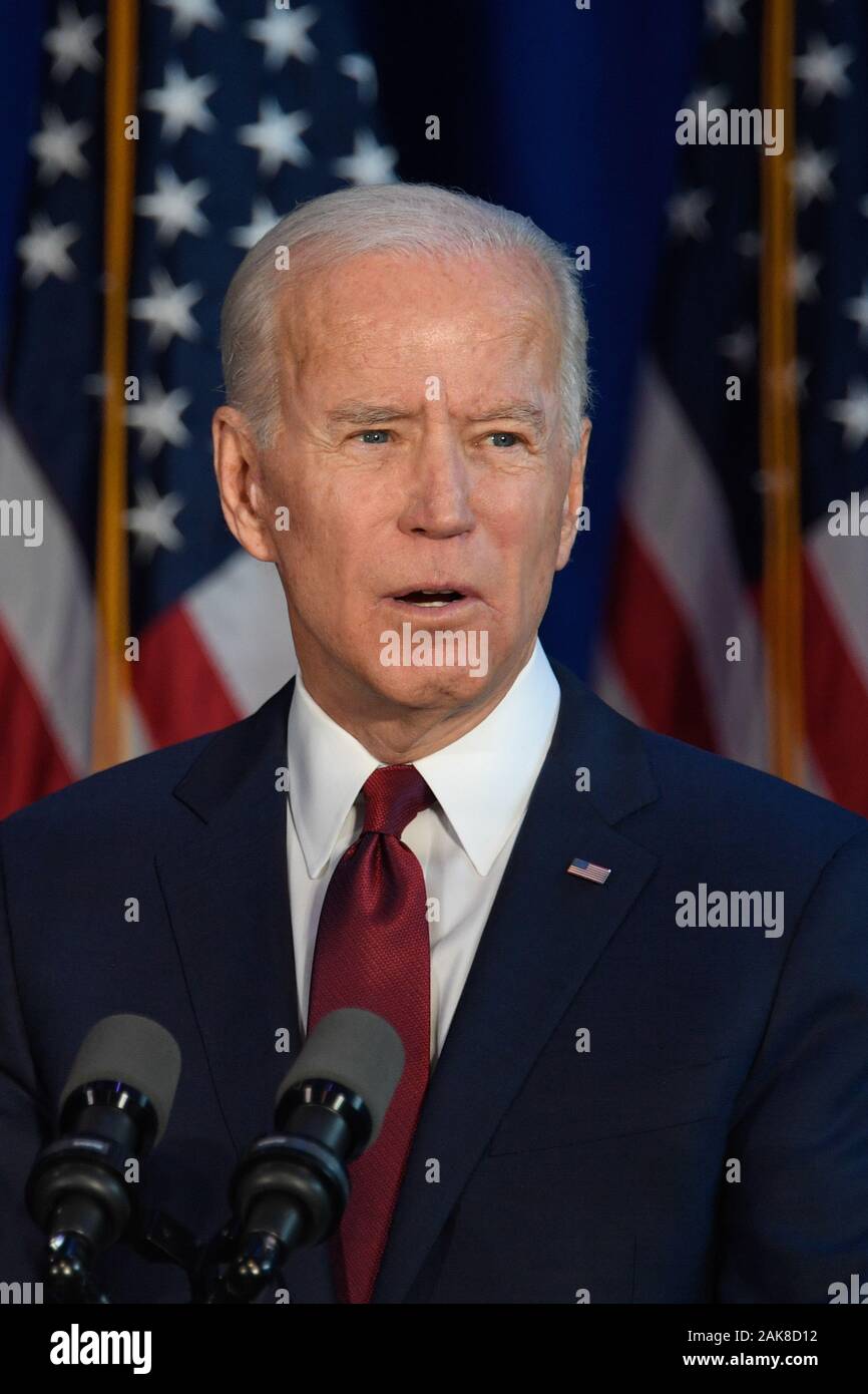 NEW YORK, NY - JANUARY 07, 2020: Democratic presidential candidate ...