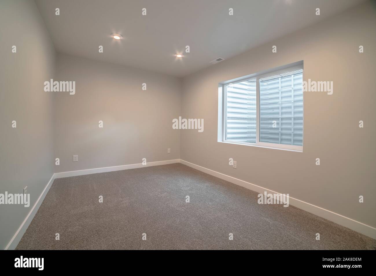 Empty modern room interior with down lights Stock Photo - Alamy