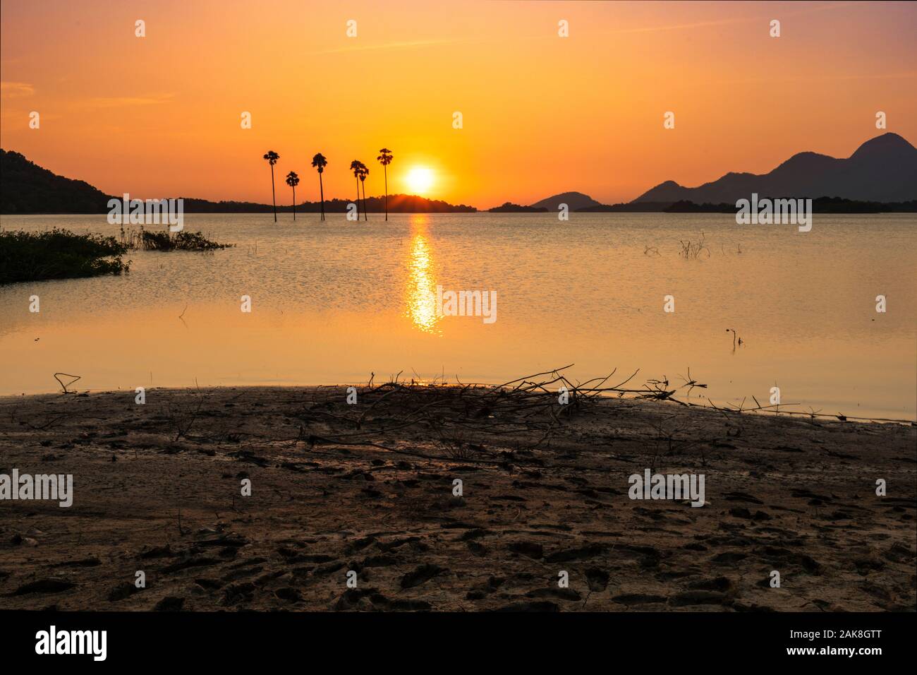 Beautiful Sunset in Malampuzha reservoir, view from Kava view point ...