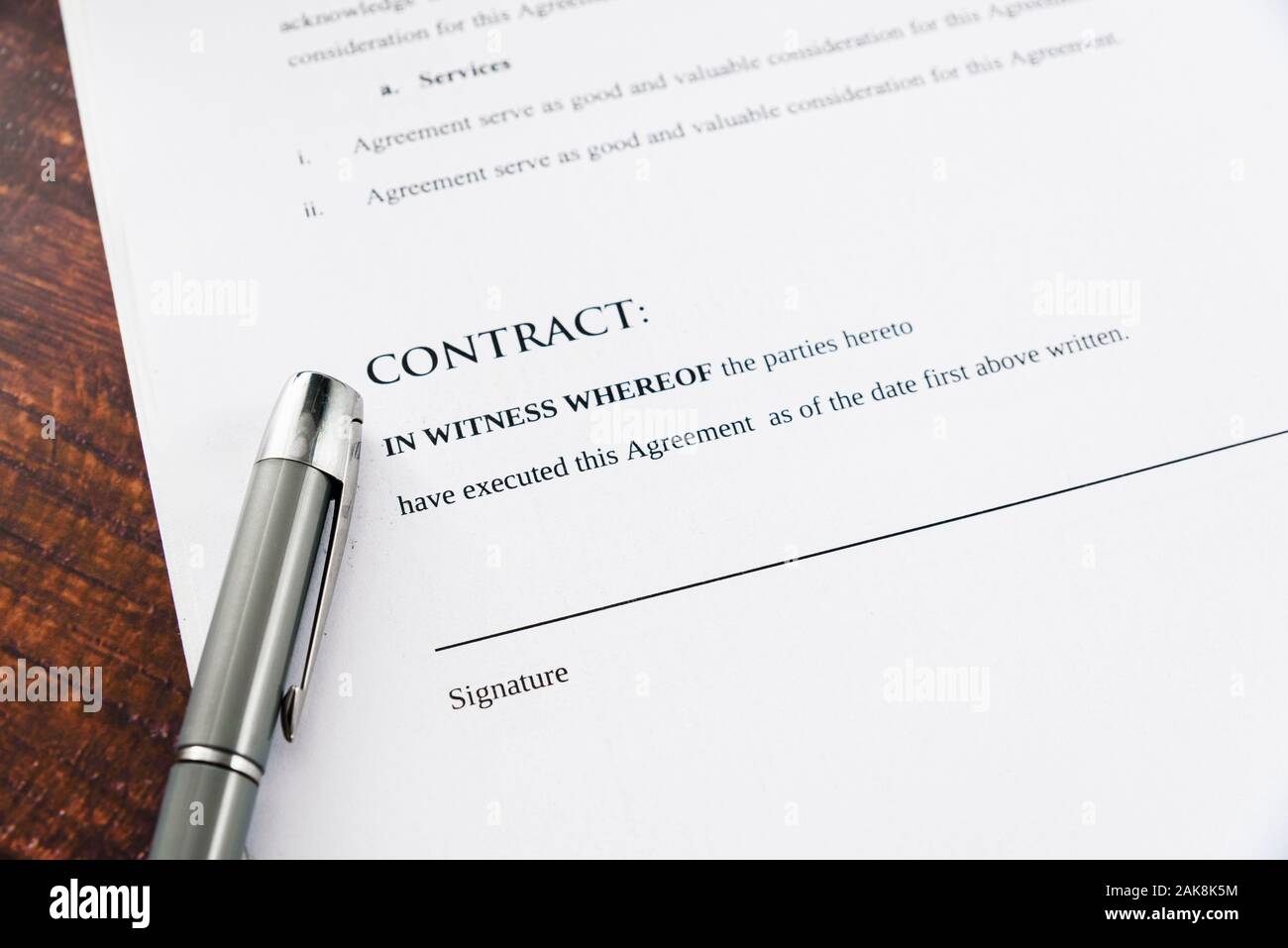 Contracts and legal writing hi-res stock photography and images - Alamy