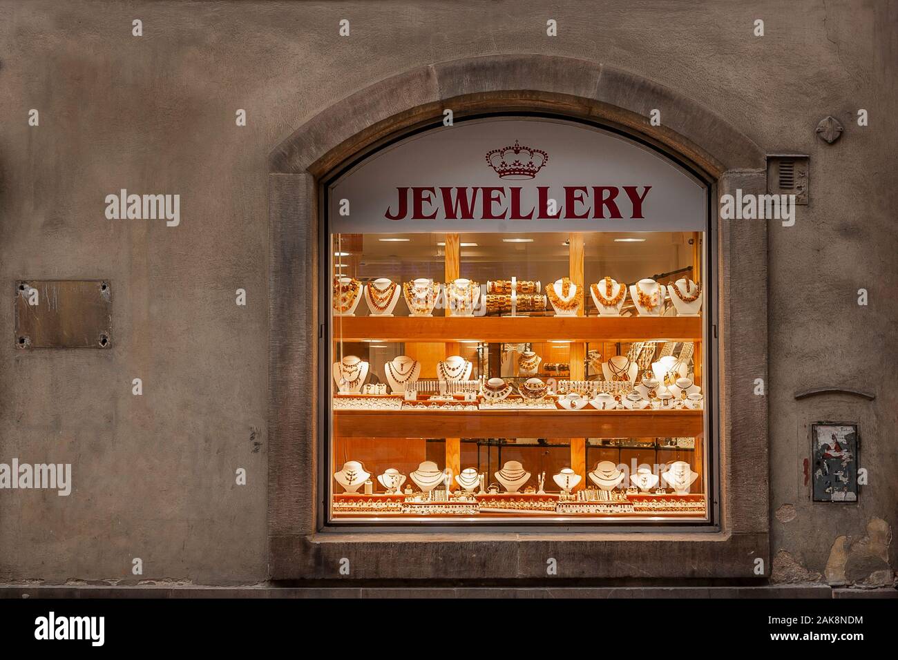 jewellery shop display window, jewellery store side window displaying ...