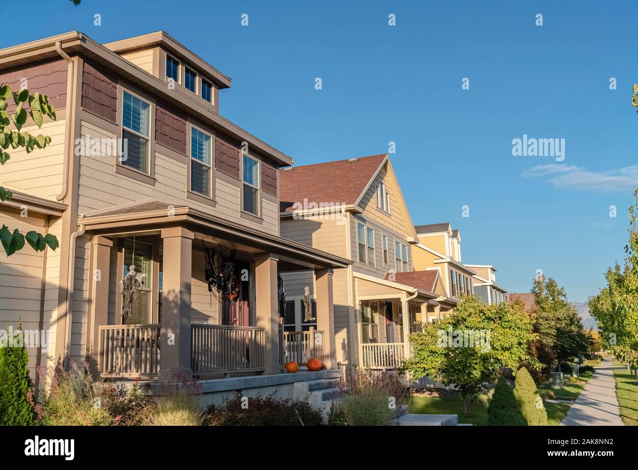 Front porches hi-res stock photography and images - Alamy