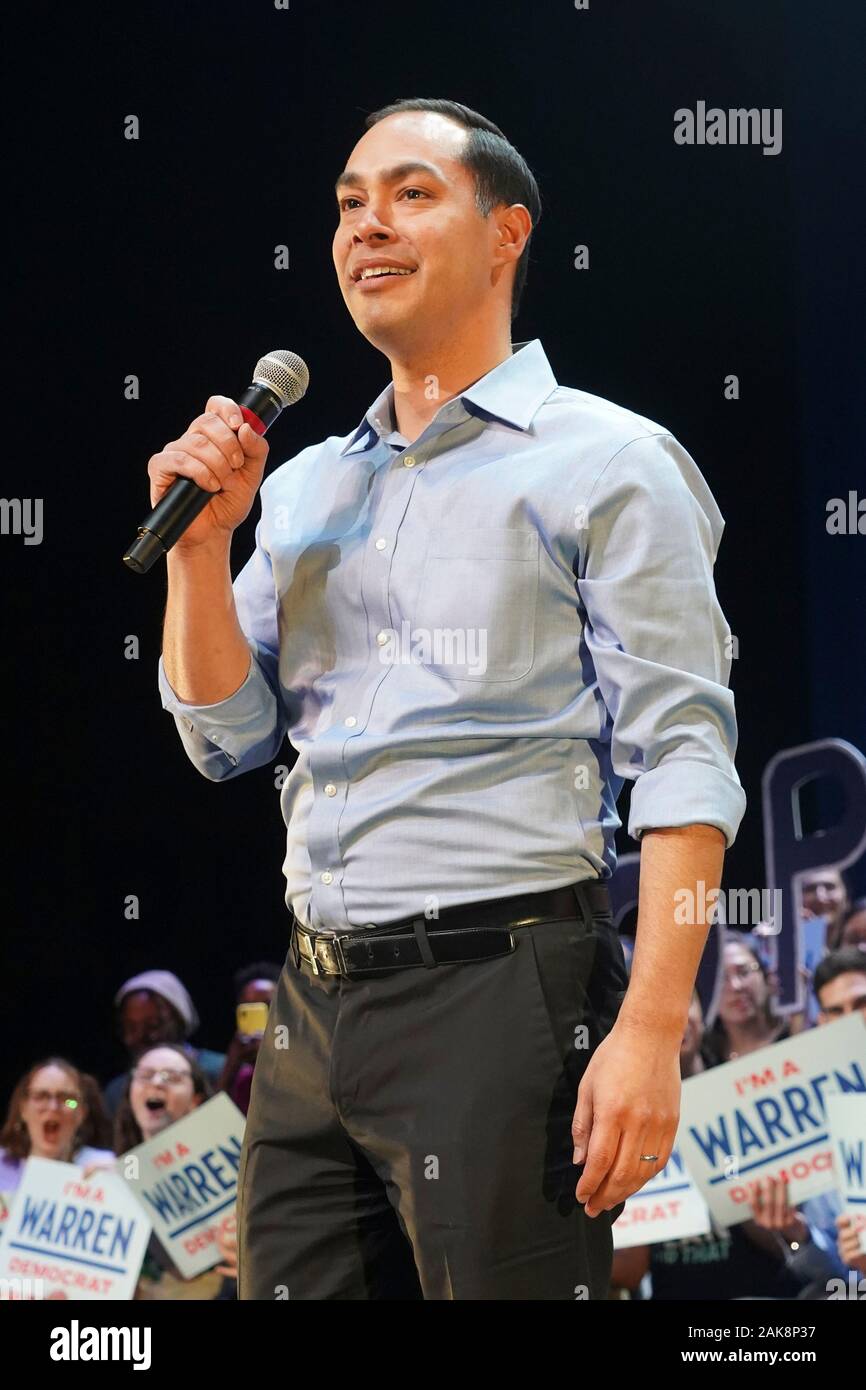 Elizabeth warren campaign event hi-res stock photography and images - Alamy