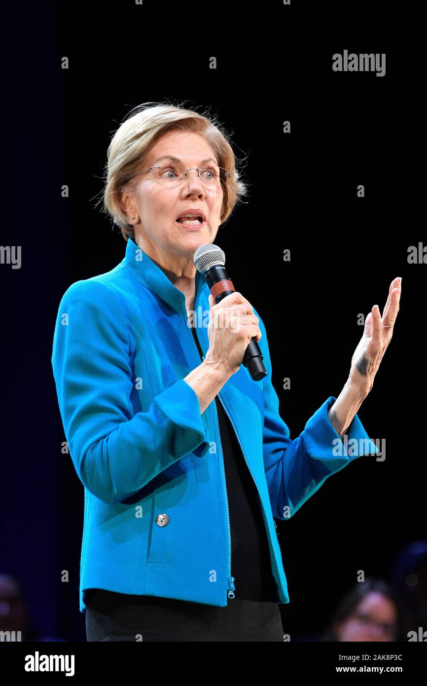 Presidential Candidate Senator Elizabeth Warren speaks during a ...