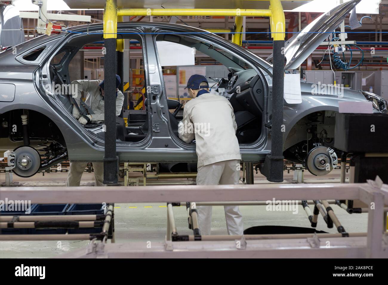 Car assembly shop hi-res stock photography and images - Alamy