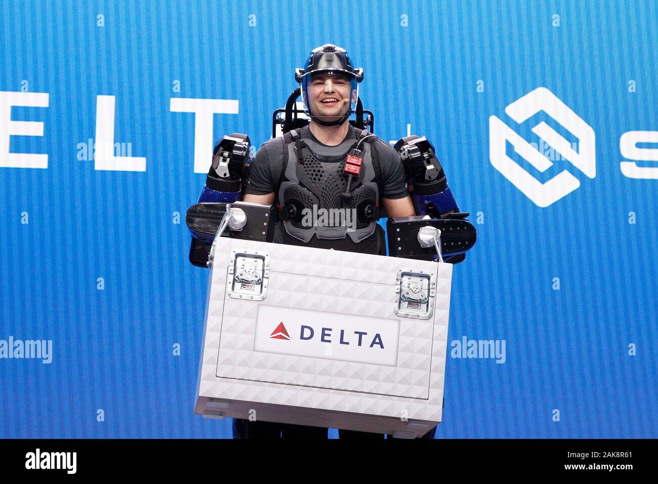 Delta employee hi-res stock photography and images - Alamy
