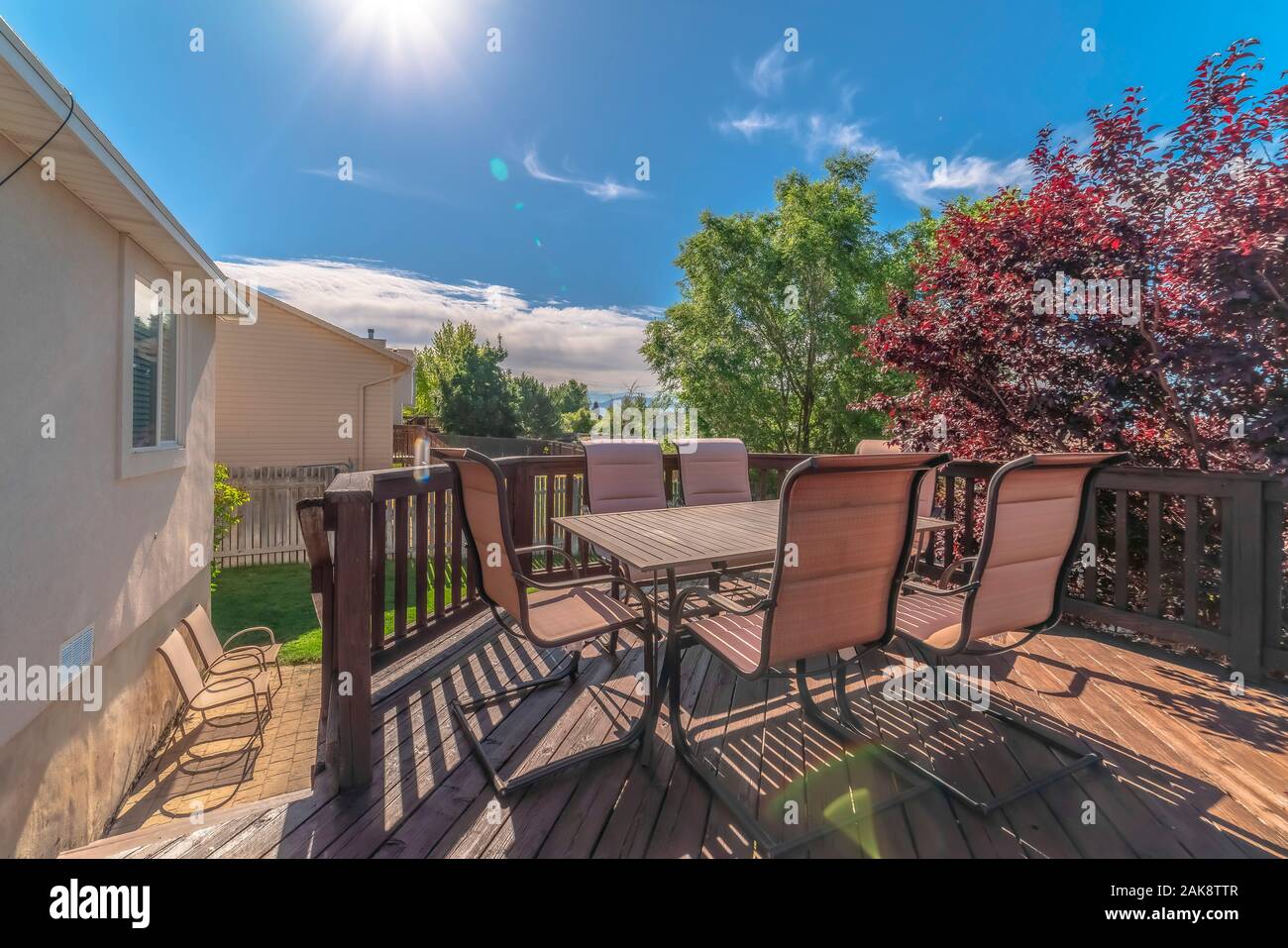 Sunlight beaming down hi-res stock photography and images - Alamy