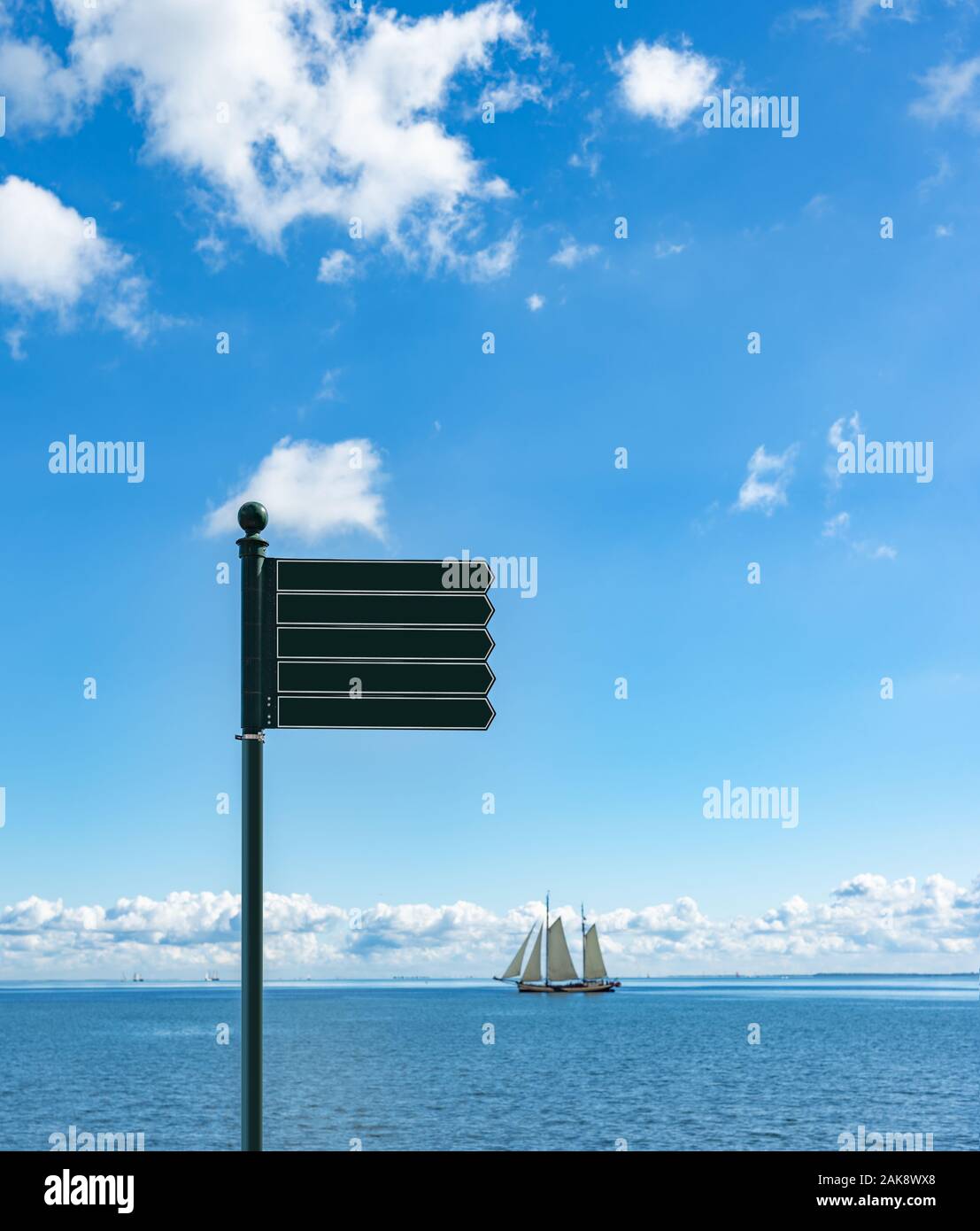 Ship hull symbol hi-res stock photography and images - Alamy