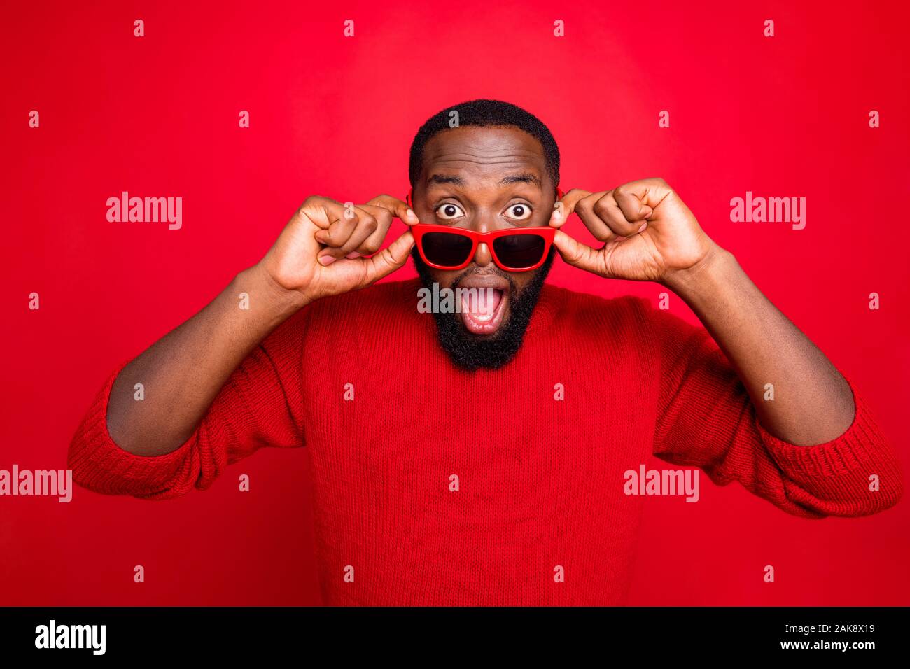Close-up portrait of his he nice attractive cheerful cheery glad ...