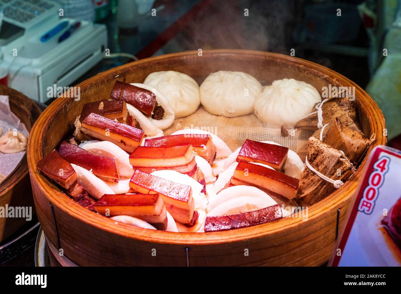 Chinatown, Nankin-Machi in Motomachi, Kobe, Japan. Chinese street food ...