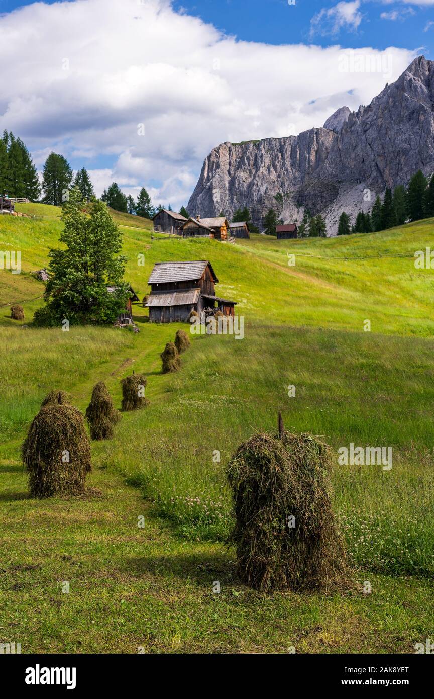 Haystack hut hi-res stock photography and images - Alamy