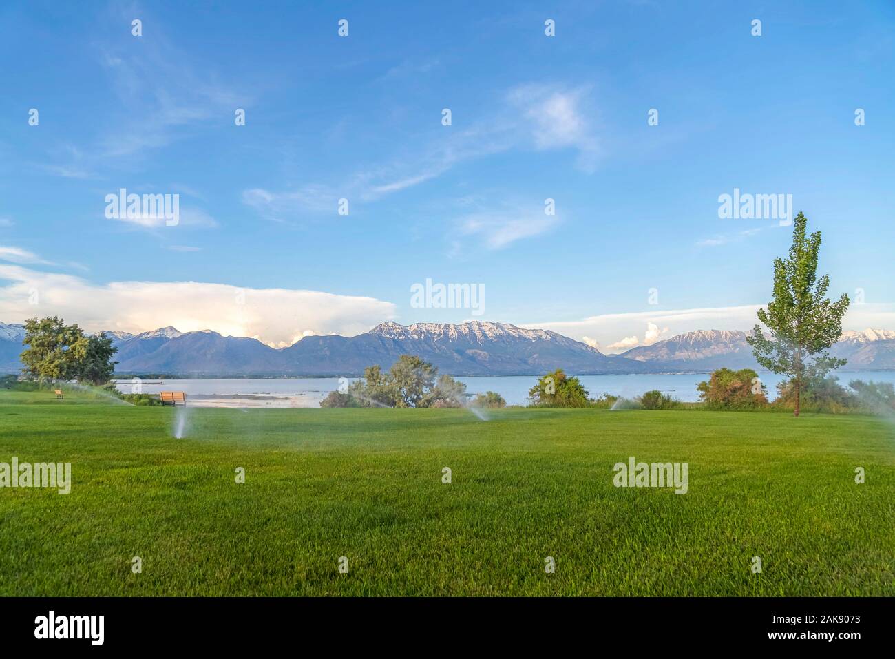 Green grassy lawn lake hi-res stock photography and images - Alamy