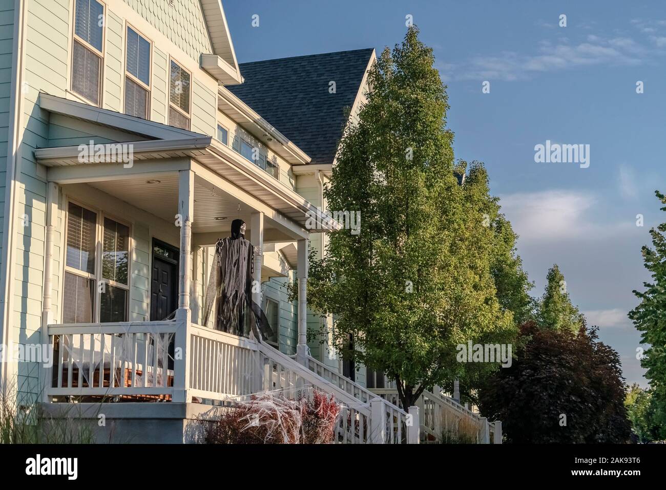 Row of modern timber clad urban houses Stock Photo - Alamy