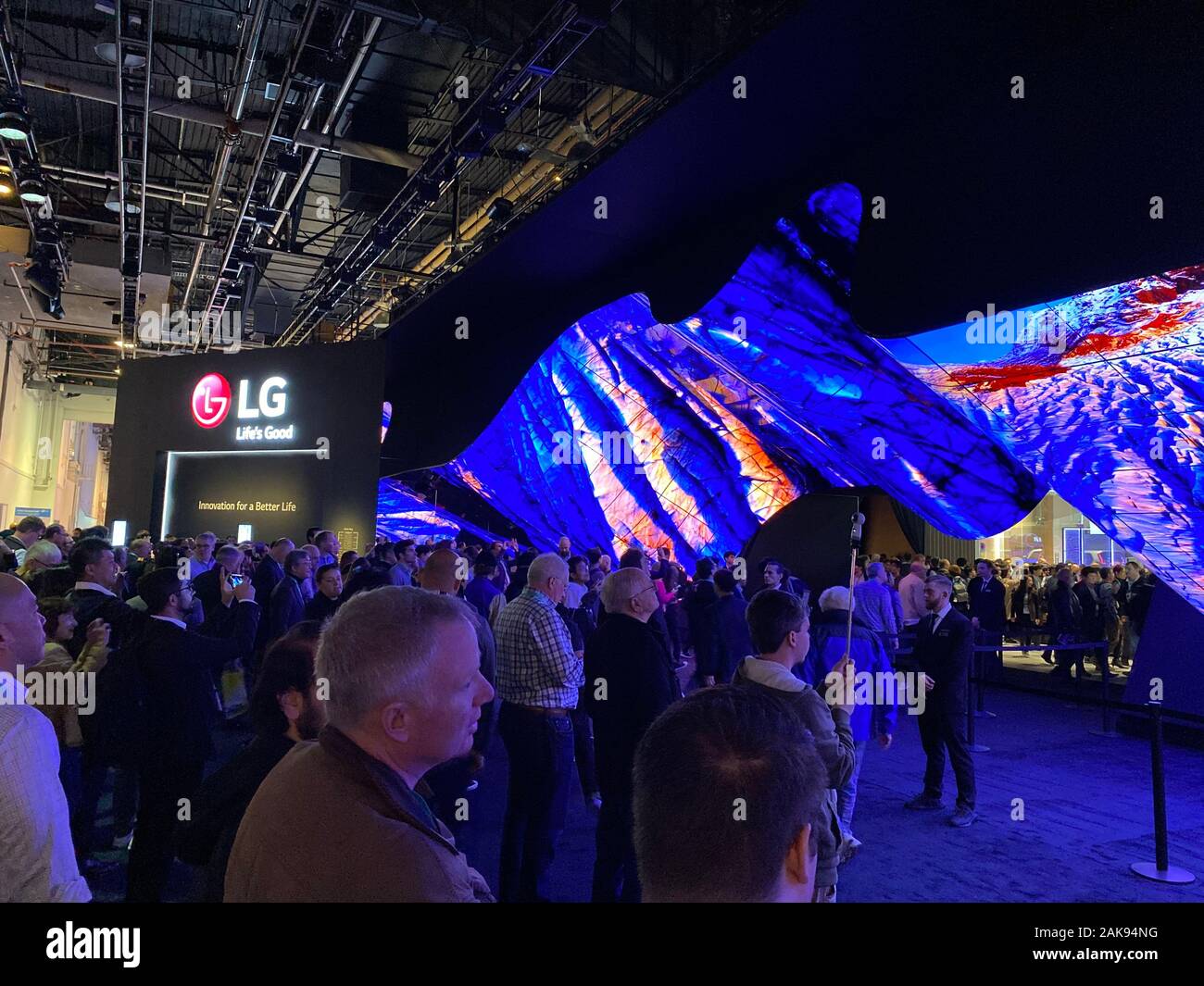 Lg wave display screen hi-res stock photography and images - Alamy