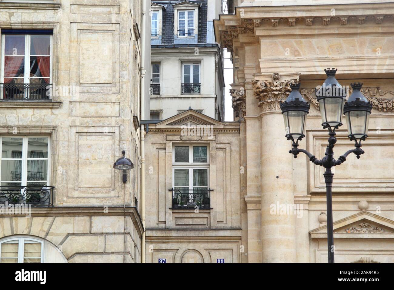 Typical parisian apartment building hi-res stock photography and images ...