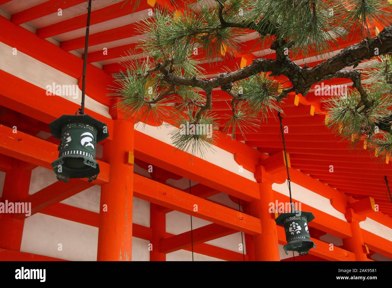 Japanese shinto architecture details Stock Photo - Alamy