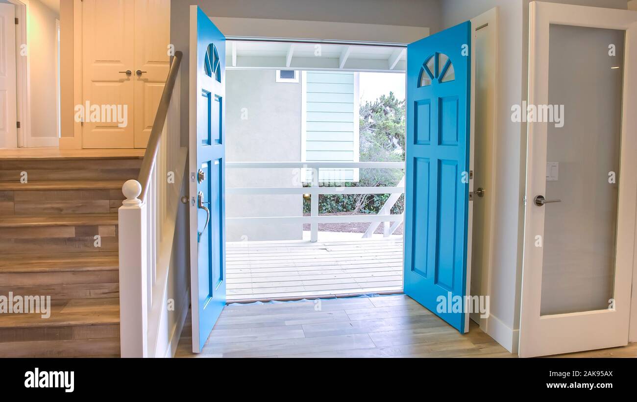 Panorama Wide open front doors with townhome Stock Photo - Alamy