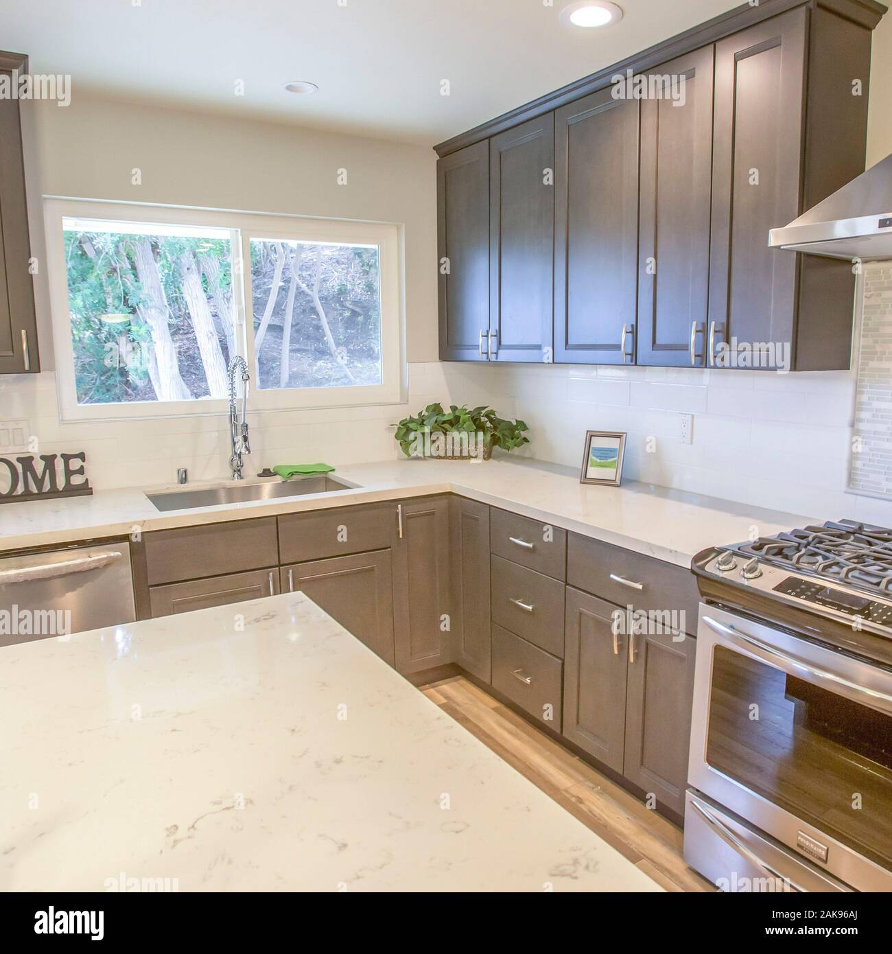 Square frame Countertops with stove and sink Stock Photo - Alamy