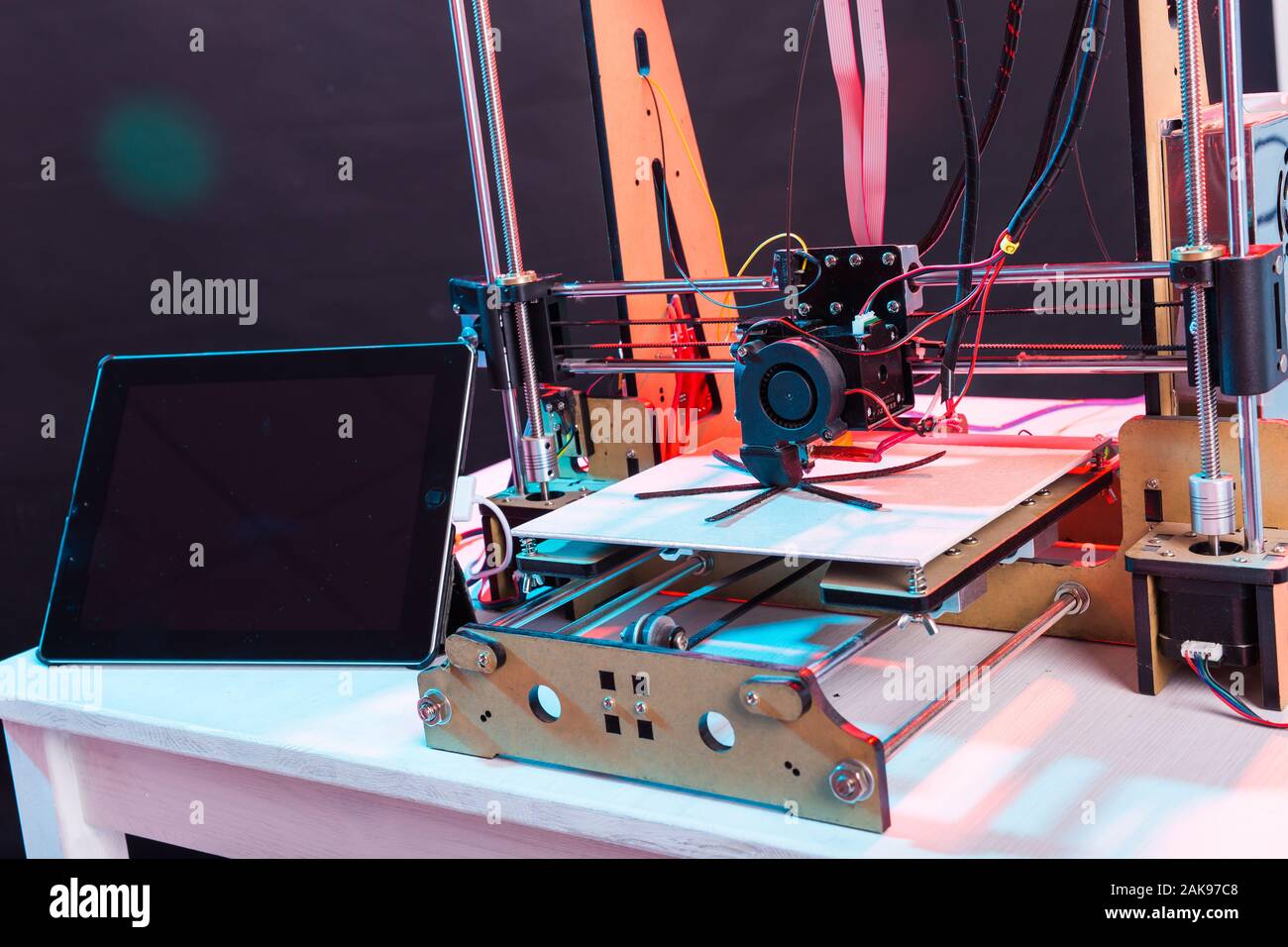 3d printer working creating object hi-res stock photography and images - Alamy