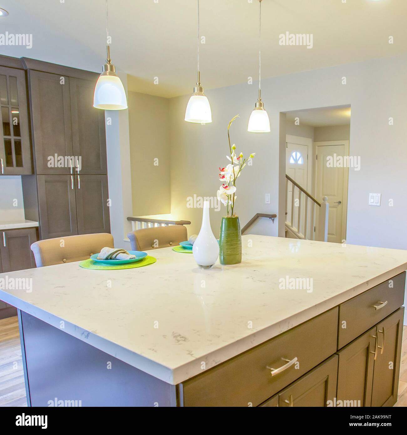 Square Island with marble countertop in a kitchen Stock Photo - Alamy