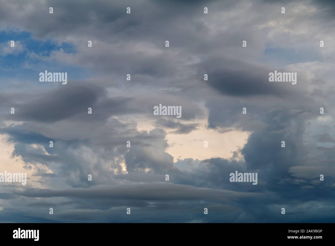 Dark cloud formation hi-res stock photography and images - Alamy