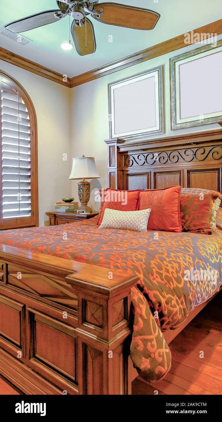 Vertical Maple wood in a luxury California home Stock Photo - Alamy