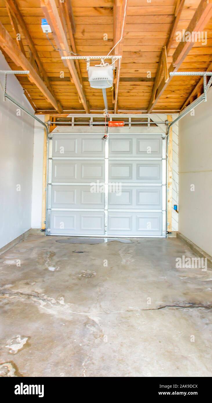 Vertical frame Garage with doors closed clean inside Stock Photo - Alamy