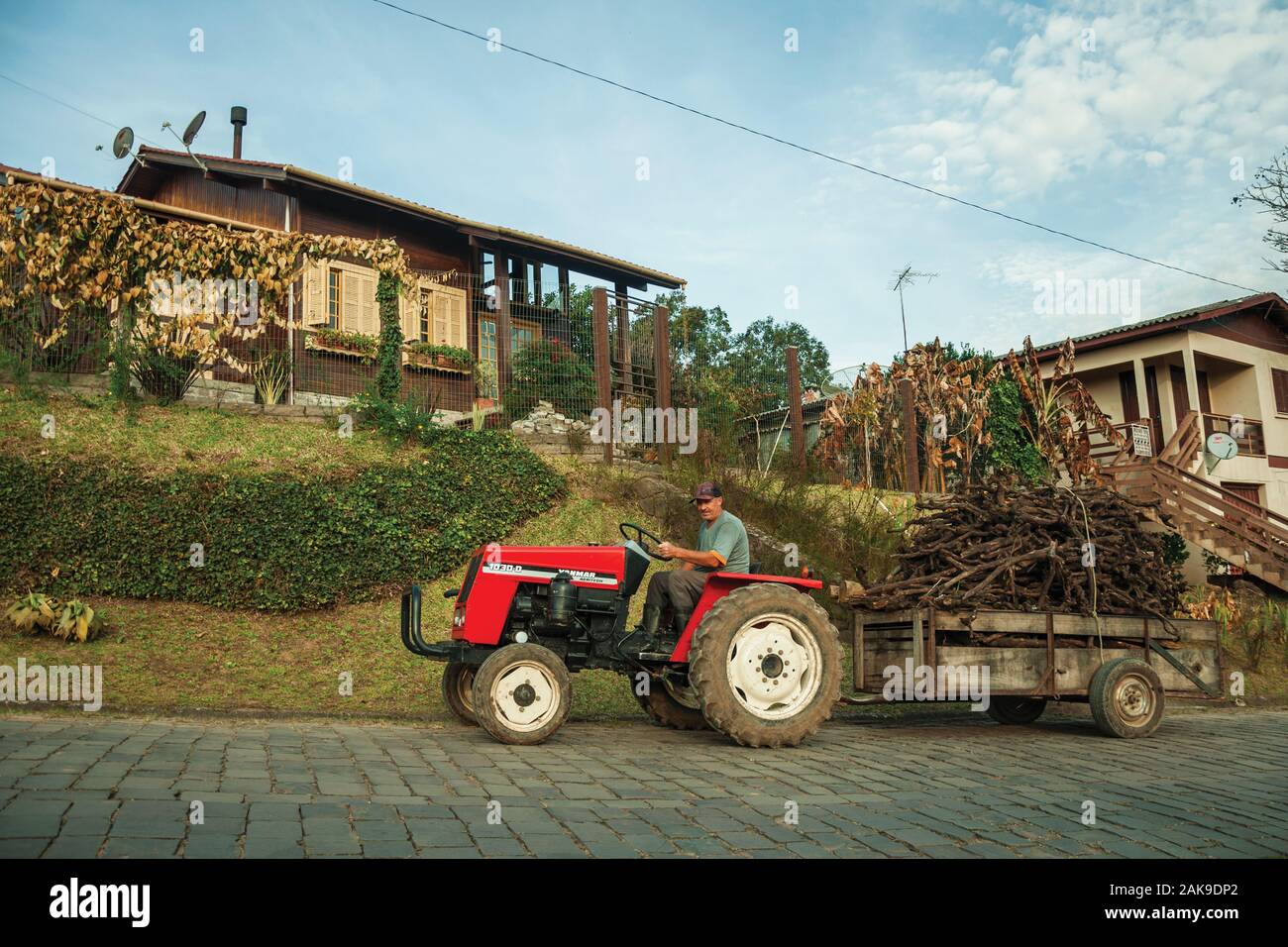 Tractor pulling cart hi-res stock photography and images - Alamy