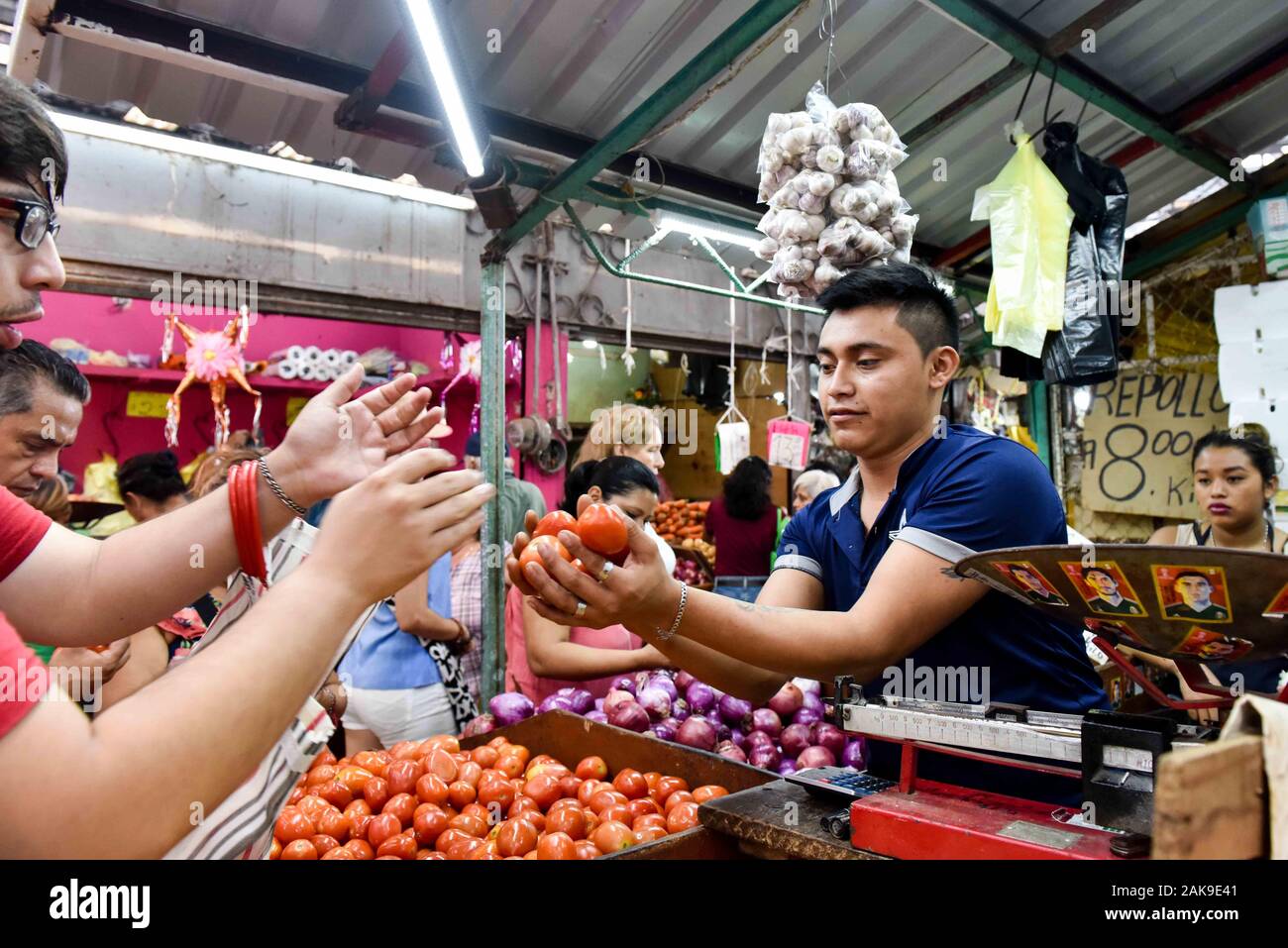 Salesman food stall mexico hi-res stock photography and images - Alamy