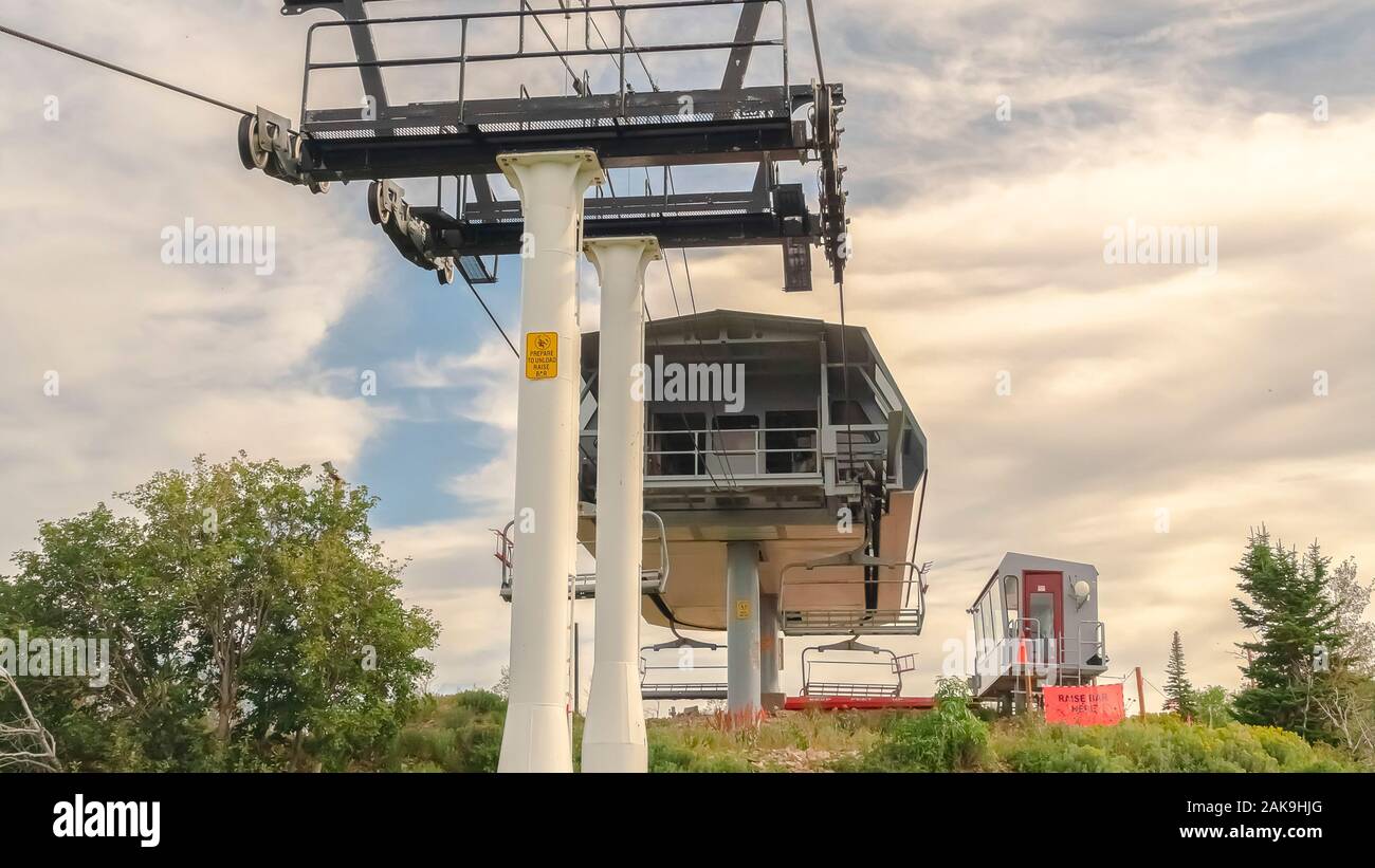 Chairlift top terminal hi-res stock photography and images - Alamy